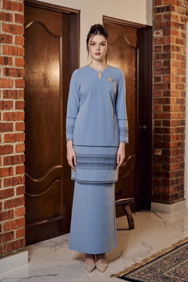 Ratna in wild blue – Bella Raz